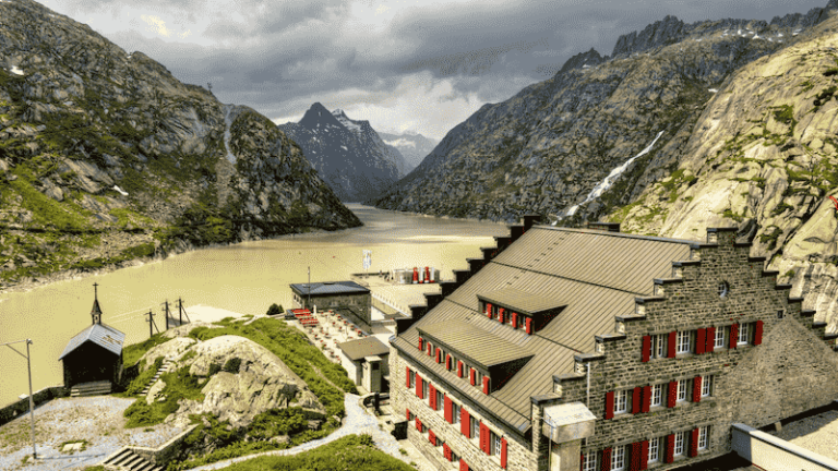 Best Mountain Hotels in Switzerland (Budget To Luxury) - SwitzerLanding