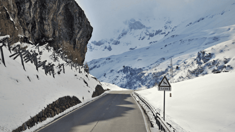 Road Signs In Switzerland: All You Need To Know - SwitzerLanding