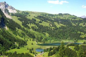 12 Best Mountain Lakes In Switzerland (Epic Views) - SwitzerLanding