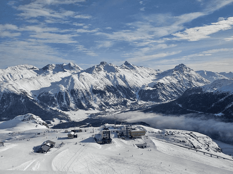 Best Towns In The Swiss Alps (Must-Visit For Scenic Views) - SwitzerLanding