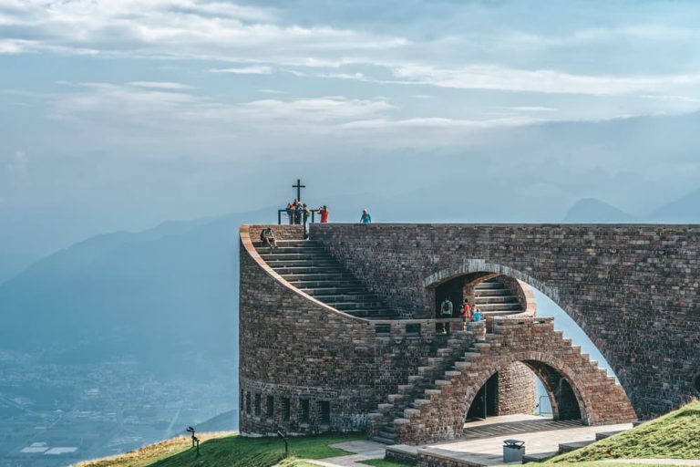 Swiss Architecture (History & Famous Buildings) - SwitzerLanding