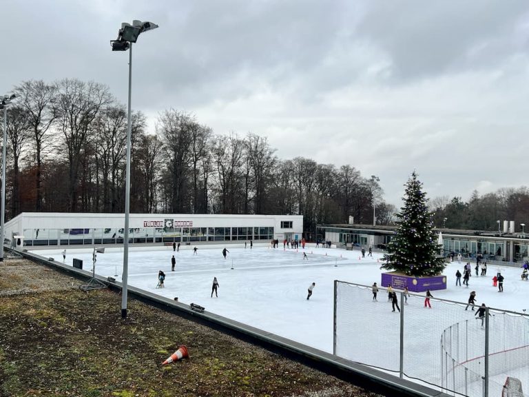 Ice Skating in Zurich: 8 Best Indoor & Outdoor Rinks - SwitzerLanding