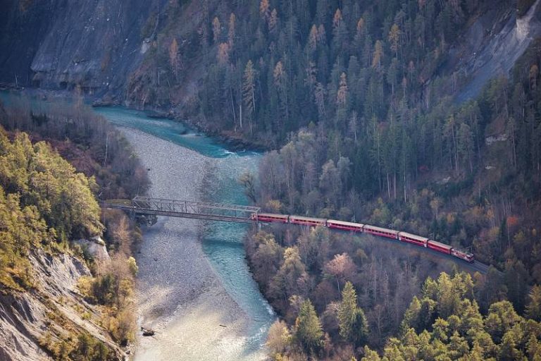 Best Scenic Train Rides in Switzerland (Views to Die For) - SwitzerLanding