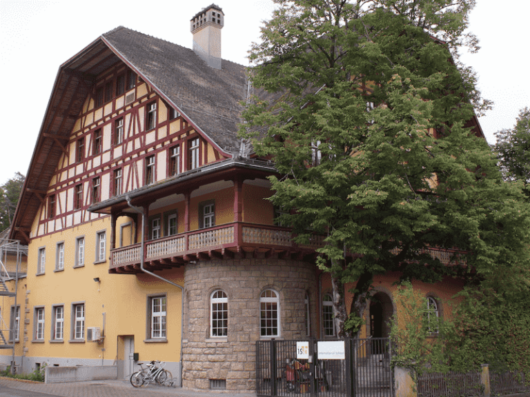 12 Best Swiss Boarding Schools (Prestigious & Exclusive) - SwitzerLanding