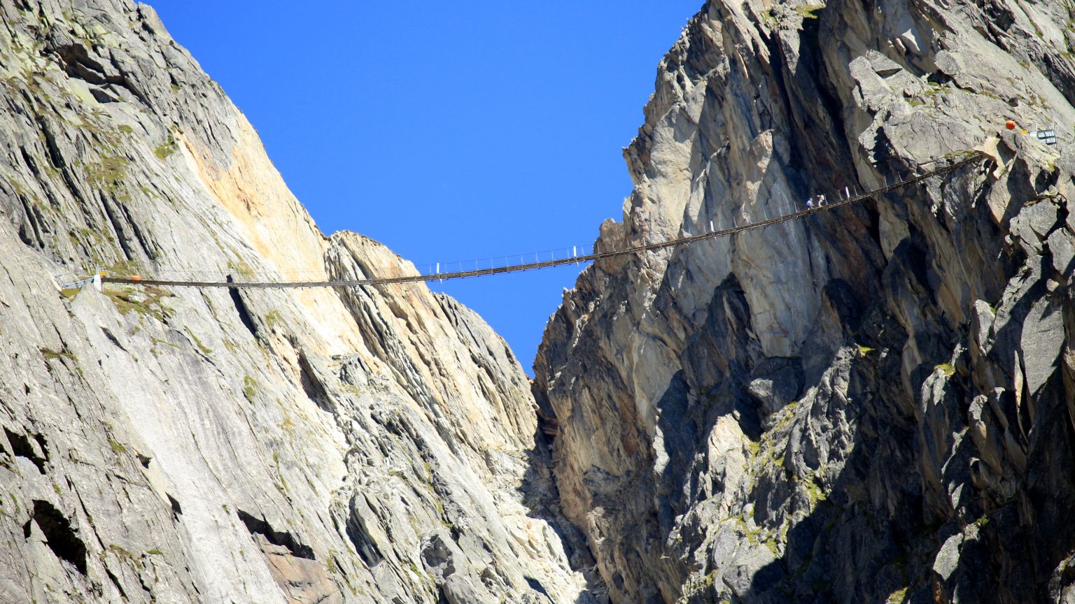 11 Suspension Bridges In Switzerland For Thrill-Seekers - SwitzerLanding