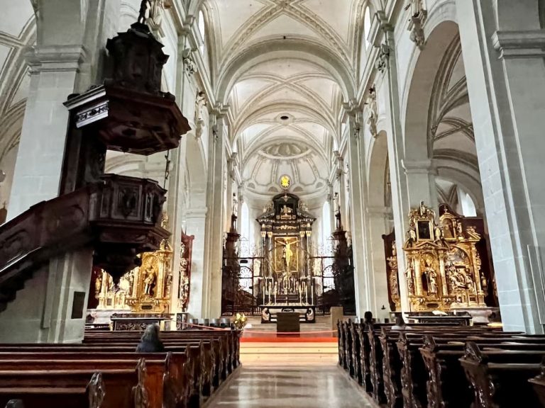 12 Berühmte Kirchen in der Schweiz - SwitzerLanding