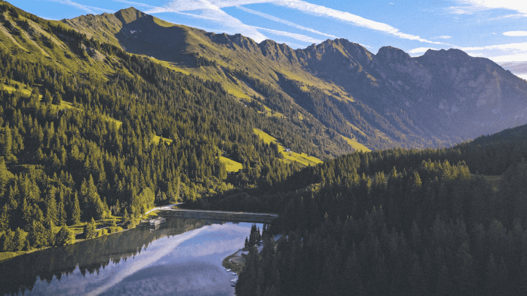 The Arnensee Lake: Why Is It Worth Exploring? - SwitzerLanding