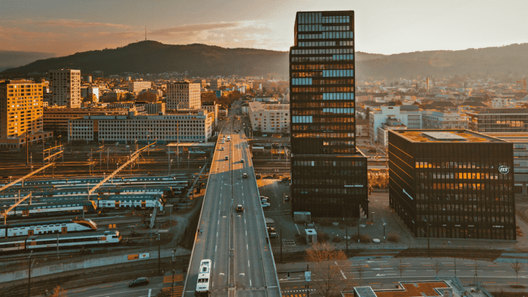 Waarom is Zwitserland zo rijk? 9 Redenen voor de uitzonderlijke rijkdom ...
