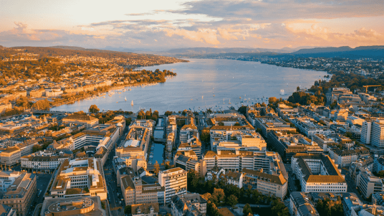 Waarom is Zwitserland zo rijk? 9 Redenen voor de uitzonderlijke rijkdom ...